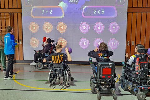 Bewegt Vokabeln lernen im Werner-Richard-Berufskolleg | Evangelische ...